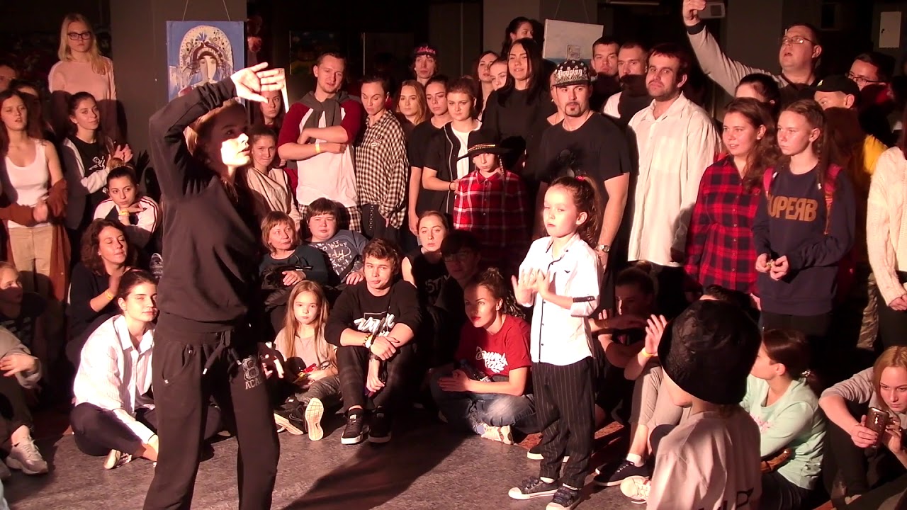 Дети поют и танцуют. Battle 0,33. Popping Kids. Настя Iva. - YouTube