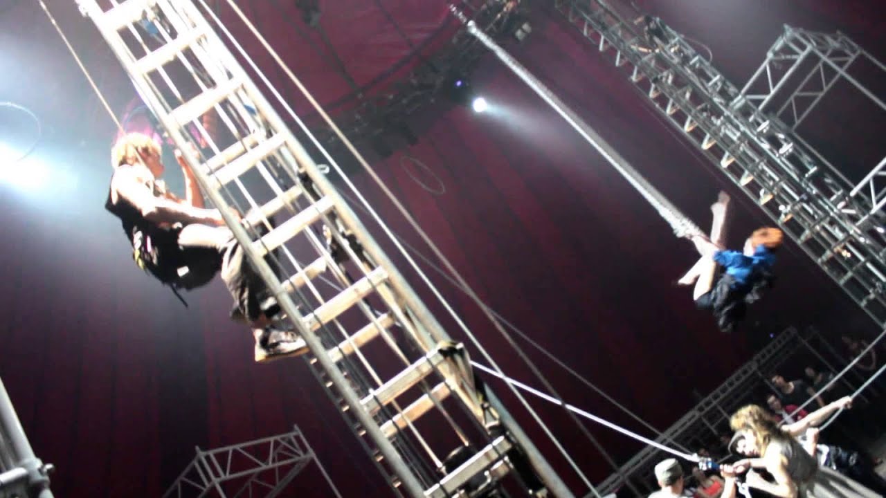 Bianco Trapeze No Fit State Circus - YouTube