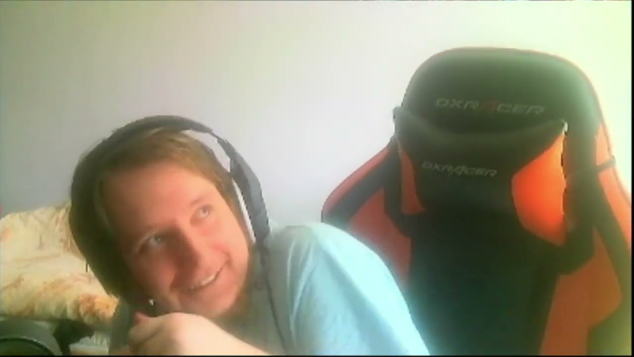 Zlatorz - attack by vasp while playing - YouTube