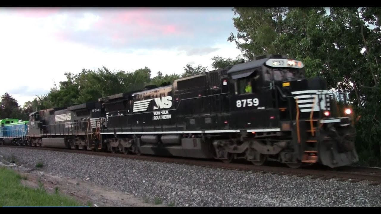 NS D8-40C with a P5, LEAF Genset, female conductor on NS 178 - YouTube