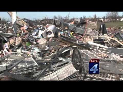 7-11 Store destroyed and three people perish - YouTube
