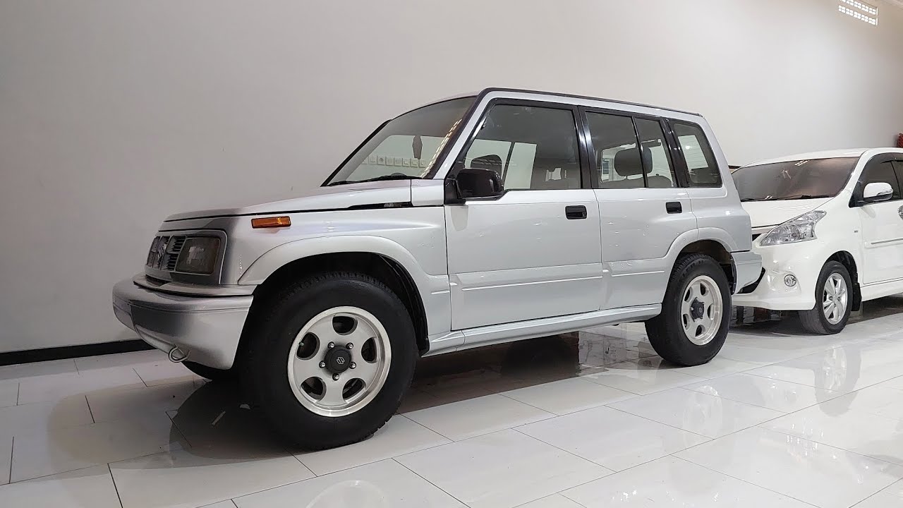 Suzuki Escudo Nomade 2000 M/T Last Edition - YouTube