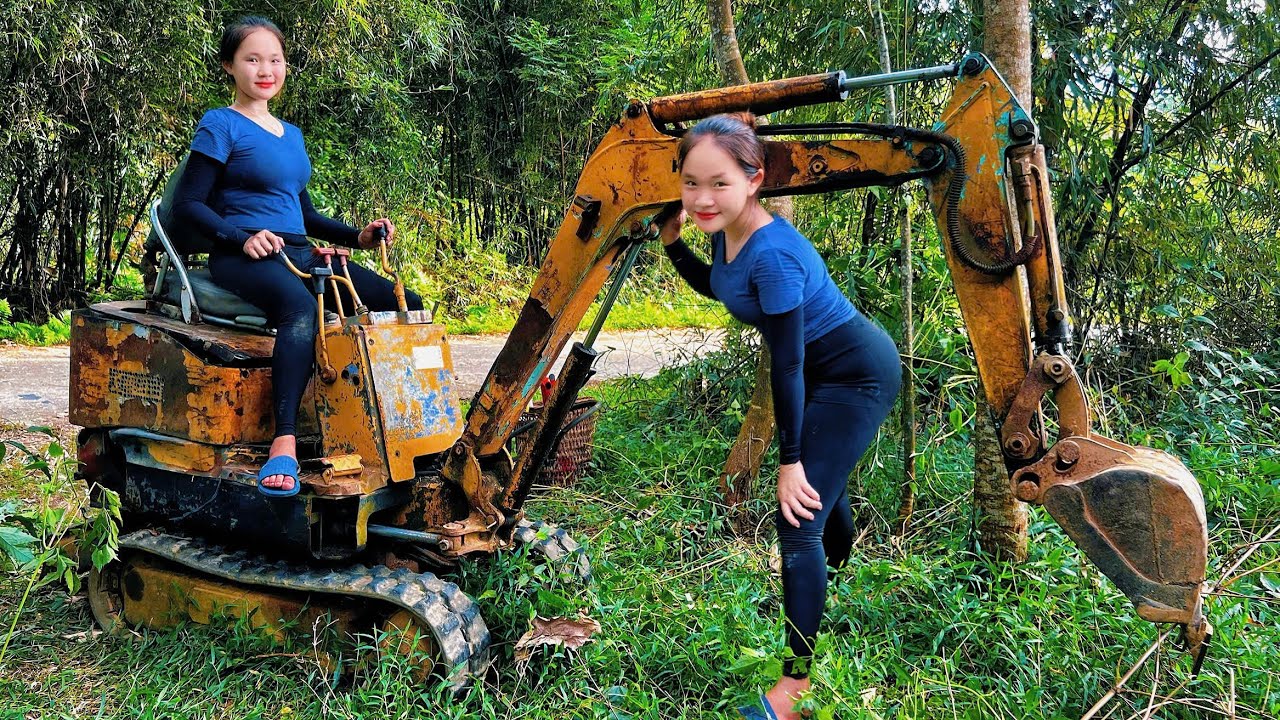 The girl repaired and restored the entire function of mini excavator ...