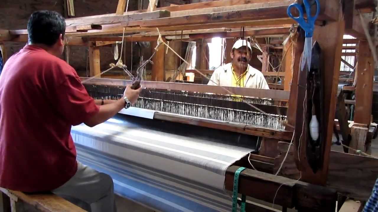 Old Hand Loom at the Weaver's Shop in La Paz. - YouTube