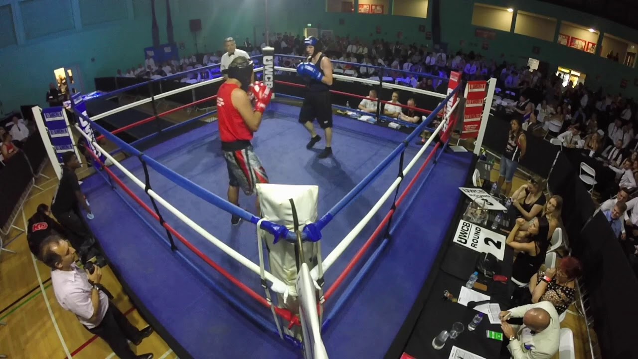 Ultra White Collar Boxing | Croydon | Warren Palmer VS Liam Aston - YouTube