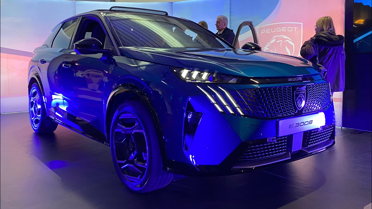 Nouveau Peugeot E-3008 GT bleu obsession en Avant Première - YouTube