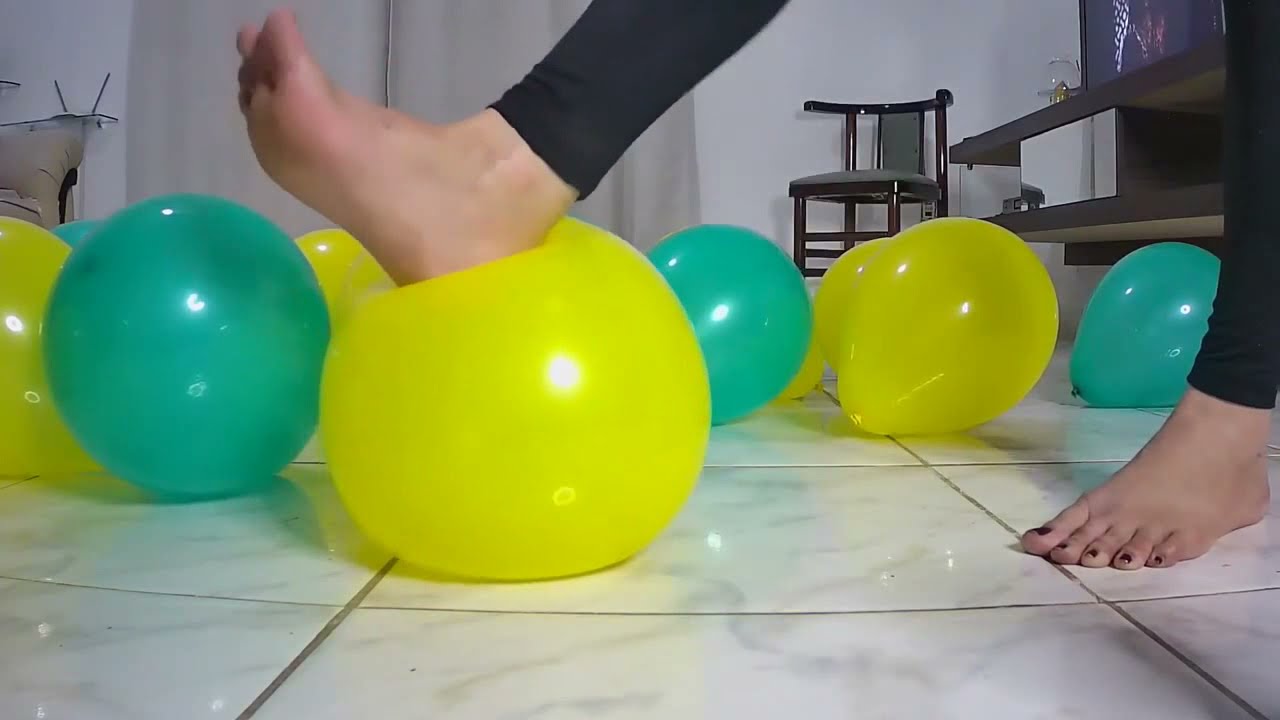 BAREFEET POPPING BALLOONS - NO TALKING - YouTube