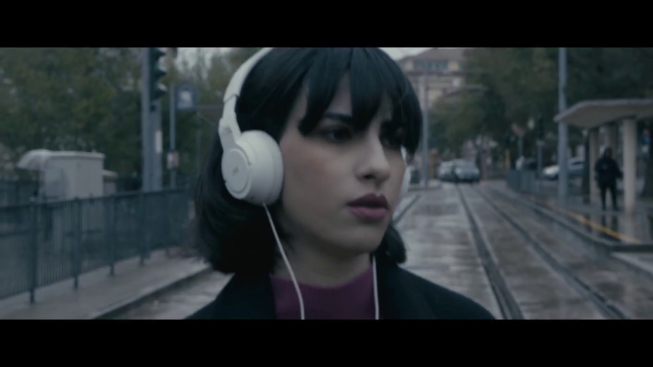 Alessandro Azara - Nanà (tra le onde) Video ufficiale - YouTube