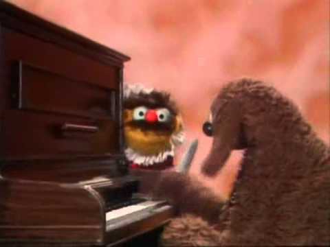 Muppets - Fozzy - Tea for two (backwards) - YouTube