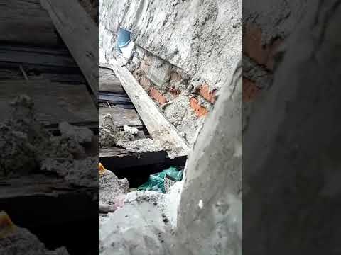 Ngintip orang Mandi di kos- kosan