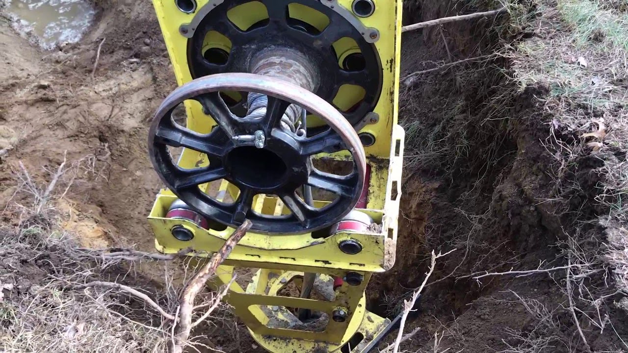 🇺🇸 Trenchless Pipe Pulling using Kobus Pipe Puller in Morton Ave, New ...