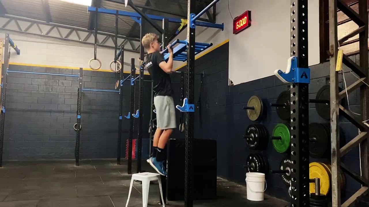 Chin Up Hold - YouTube