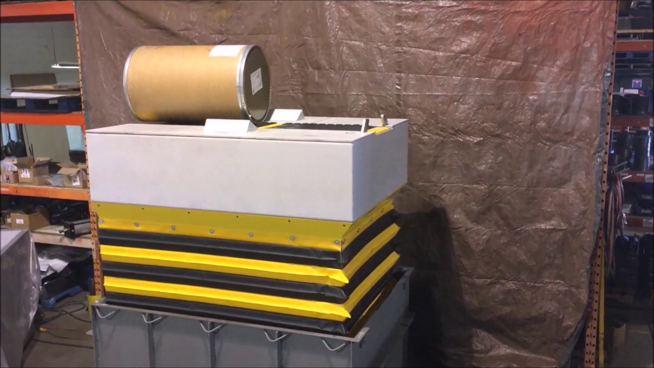 Hydraulic lift with motorized segmented track - YouTube