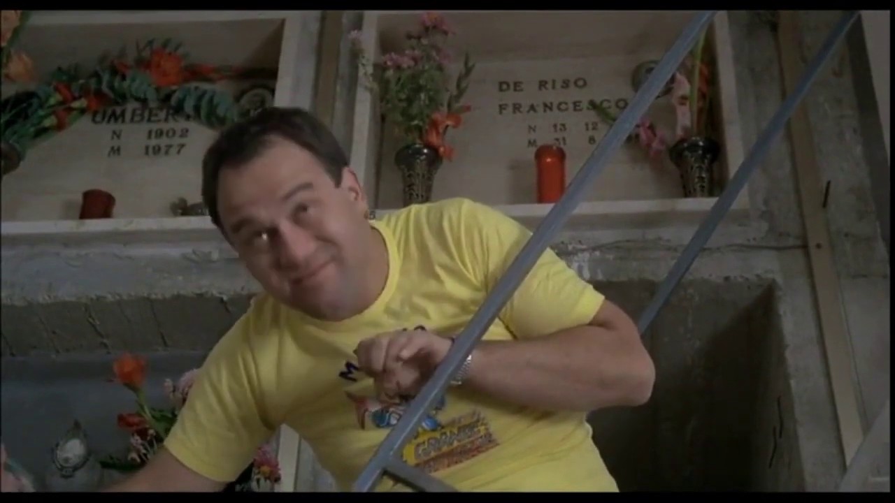 Bianco, rosso e Verdone - Mimmo e la nonna al cimitero - YouTube