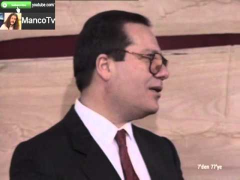 Barış Manço Ağaçtaki Bismillah Yazısını İnceliyor 1989