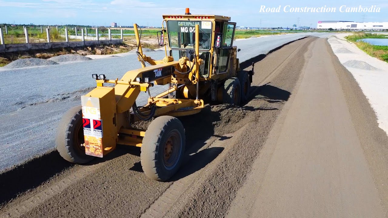 Wonderful Heavy CATERPILLAR 140K Motor Grader Skill Working Grading ...
