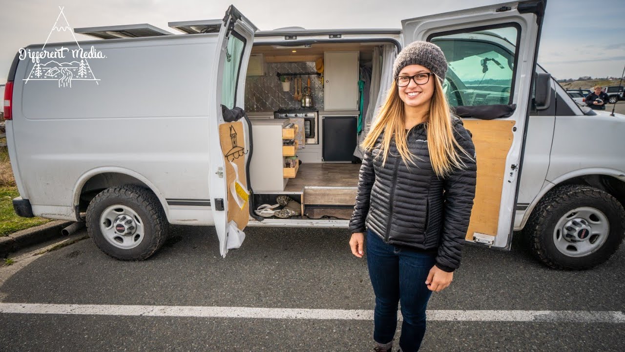 Solo Female Lives Full Time in MODERN DIY Van build that looks like ...