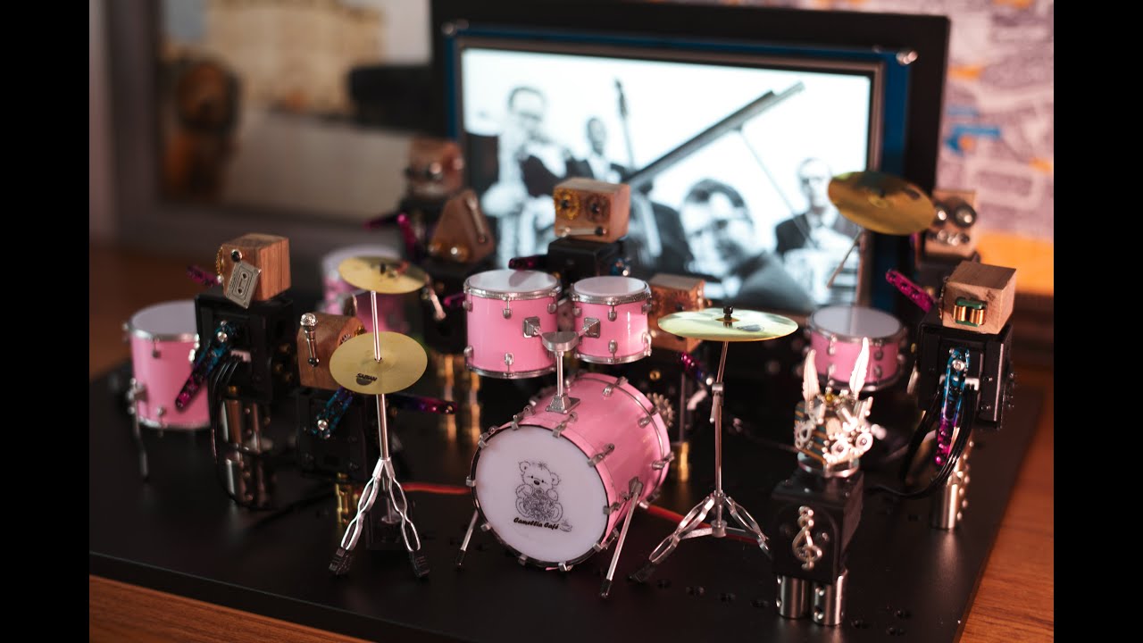CyberPunk Robot Drum Kits Band - Footage 3m 26s in Camellia Café - YouTube