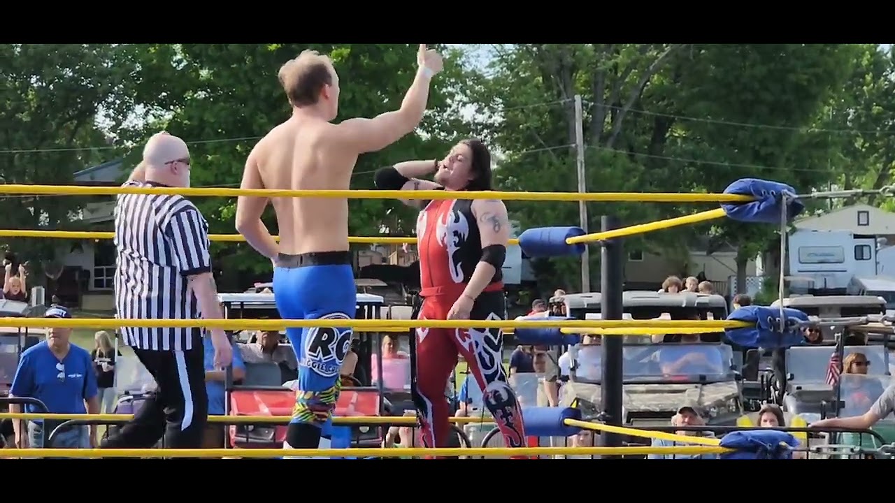 REGGIE COLLINS vs RICARDO RODRIGUEZ - YouTube