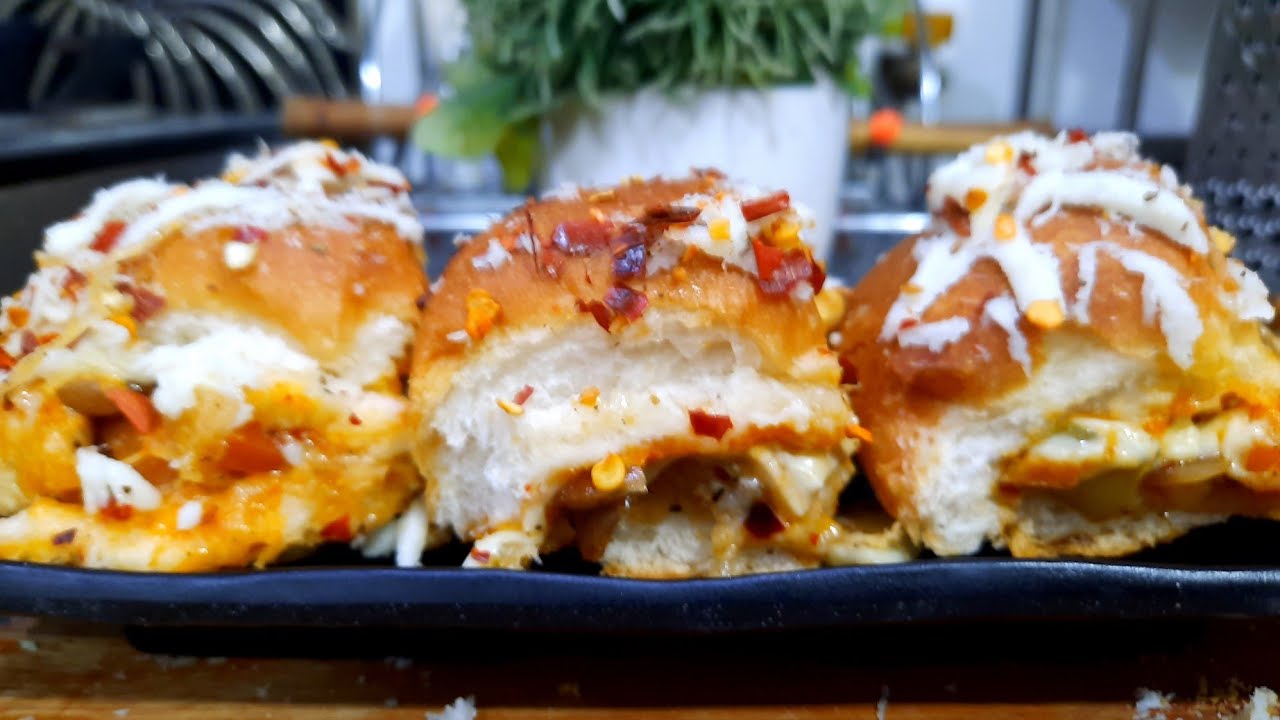 Cheesy veggie pizza pav recipe|| evening time cheesy snack recipe ...