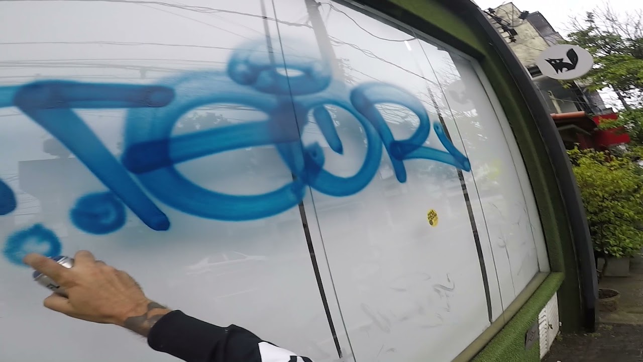 GRAFFITI BOMBING - TAGGING DAY TIME - YouTube