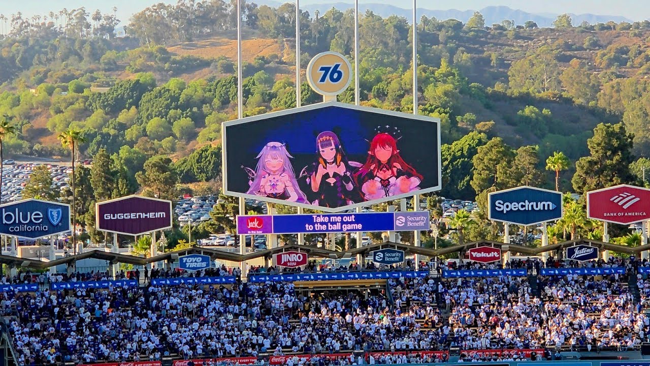 hololive VTubers Sing at Dodgers Baseball Game - YouTube
