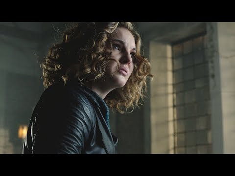 Selina Kyle | confronts Bruce [Gotham 3x13] 3 / 3