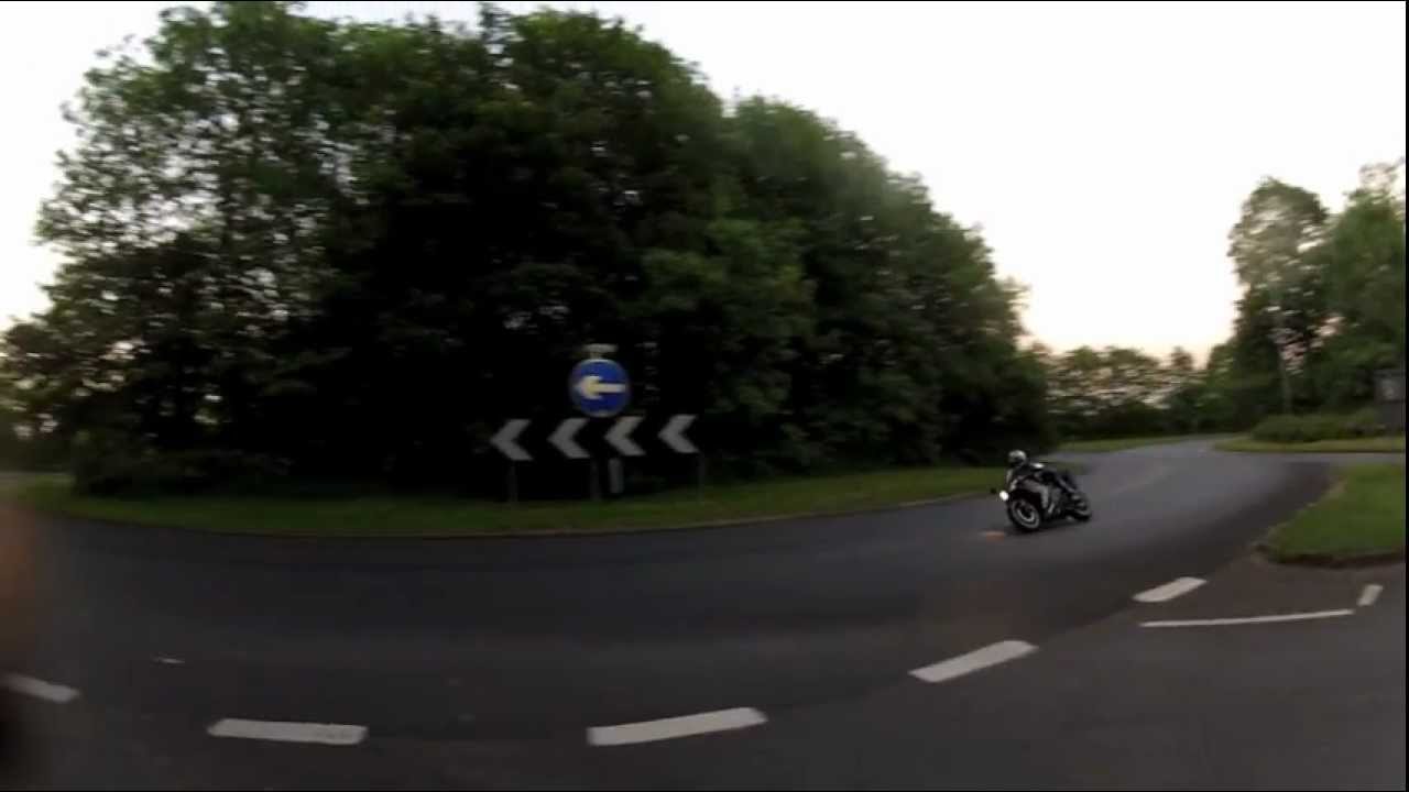 Yamaha Yzf R125 Knee Down & Cornering - YouTube