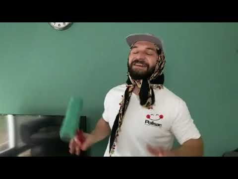 tüm evi polisan elegans anti pakteriyel ile boyasan bile bir yerden puan kıran ev sahibi