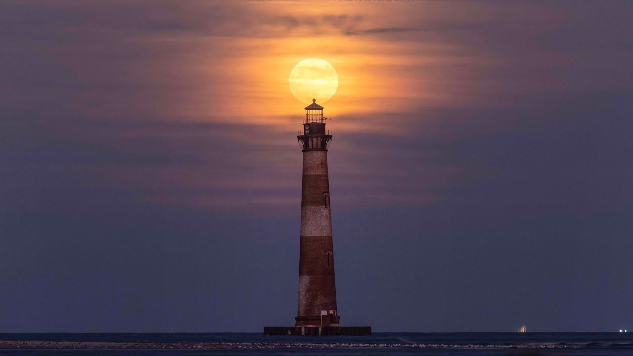 Photographing a special moonrise over a lighthouse and what almost ...