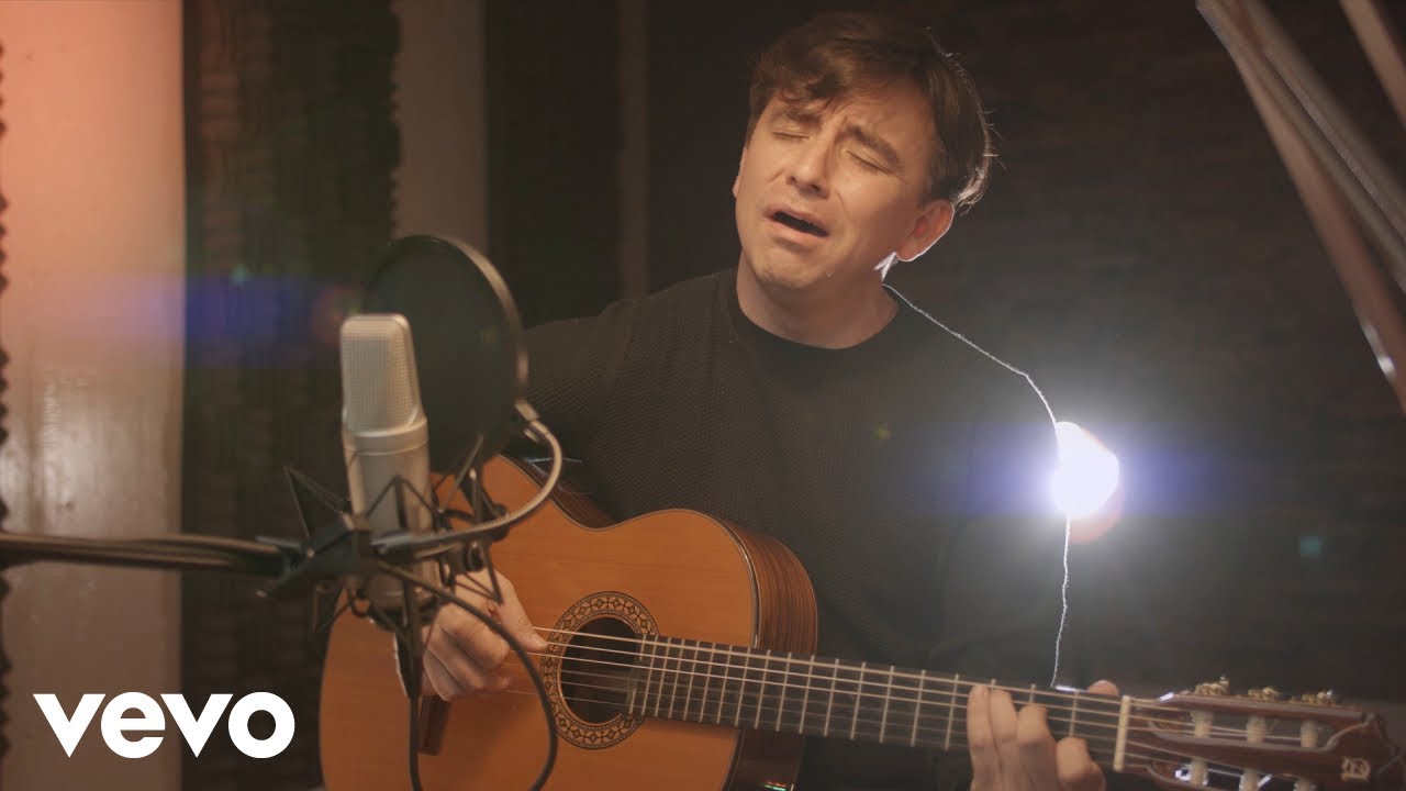 Cristian Lazo - Acaríciame (Video Oficial) - YouTube