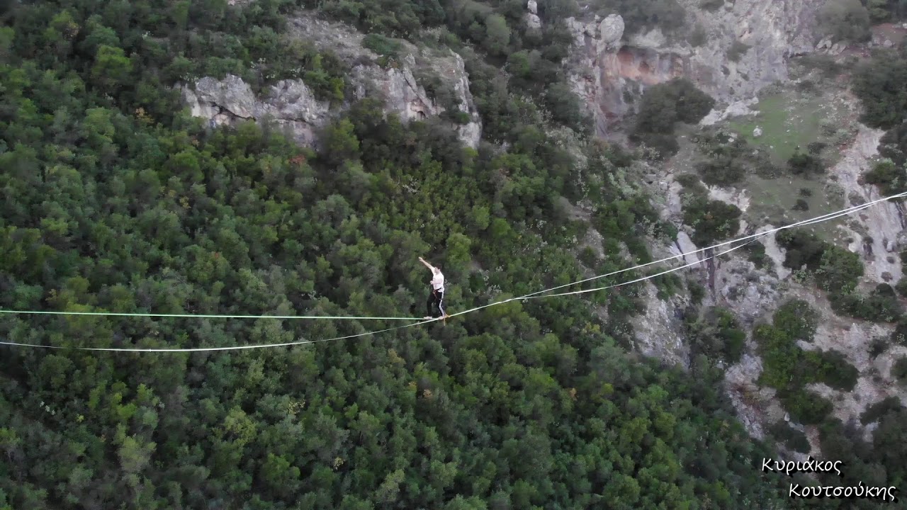 Ακροβατης στο μονοπατι των σιδηροδρομικων - YouTube