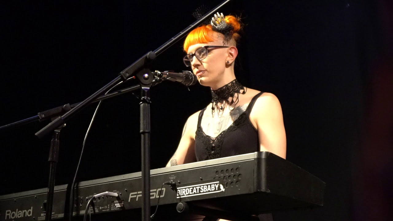 Mishkin Fitzgerald ~'The Sailor's Wife' ~Jigsaw Gig - YouTube