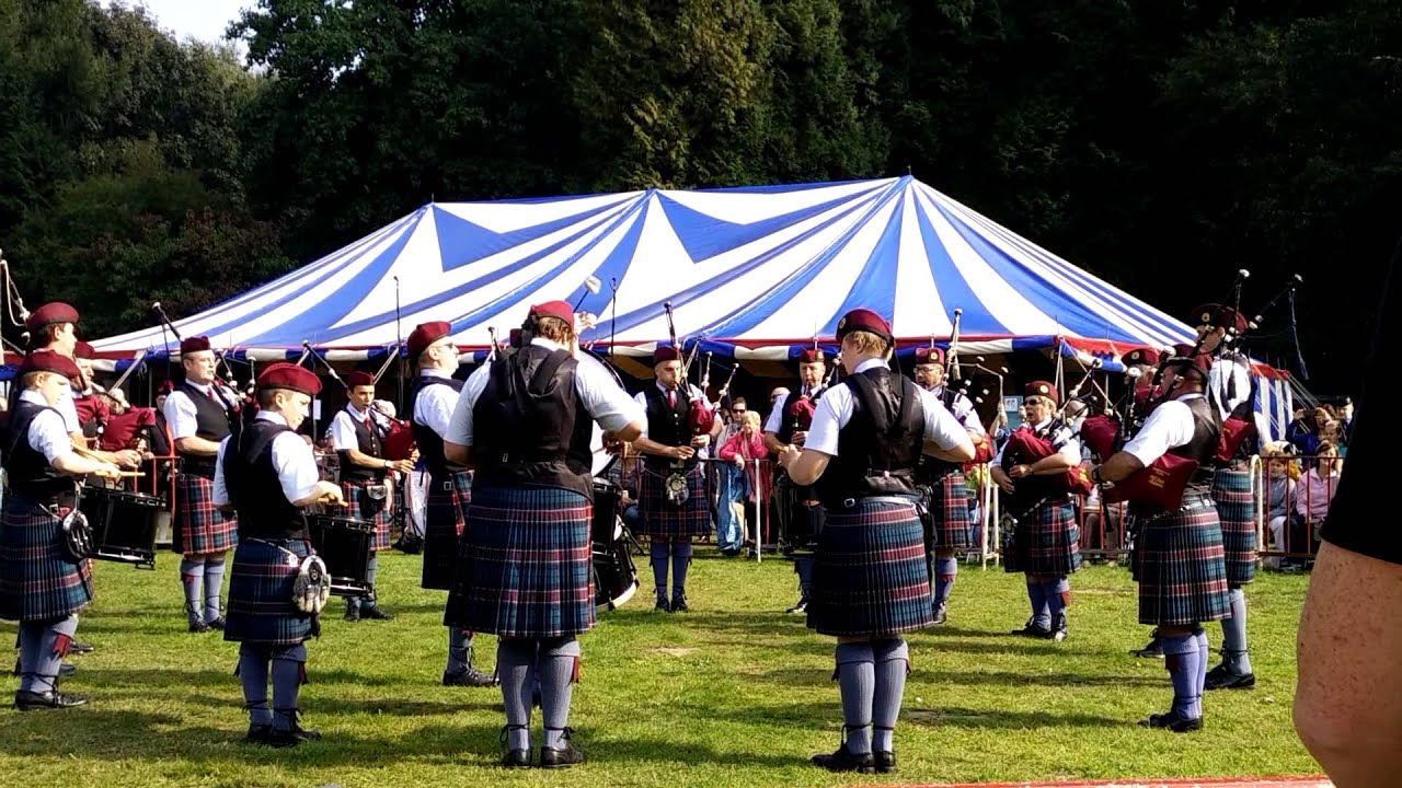 Flanders Red Cross Pipe Band - Highland Festival - Vlamo 2015 - YouTube