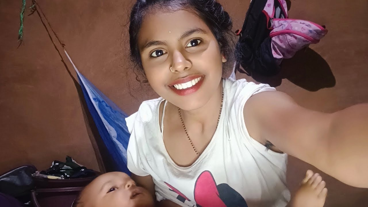 Aaj baby khaegi Kashmir apple 🍎 | Desi vlog | village life in? | breastfeeding vlogs |Deepa BG ...