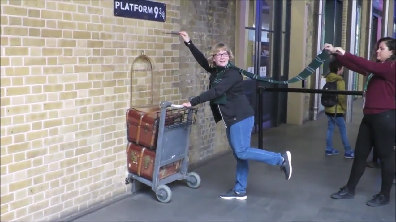 The real platform 9&3/4 at the real Kings Cross station in London - YouTube