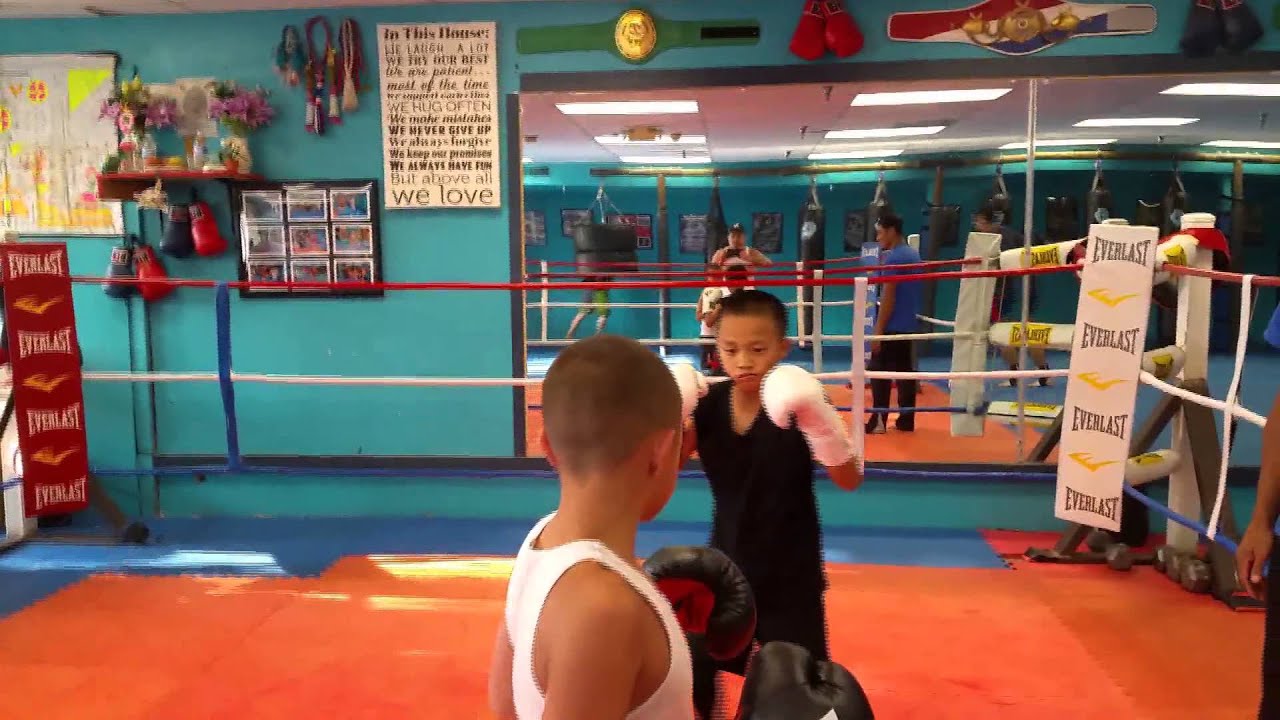 Malaipet Sasiprapa Muay Thai student Jonathan559's 5th Week Sparring ...