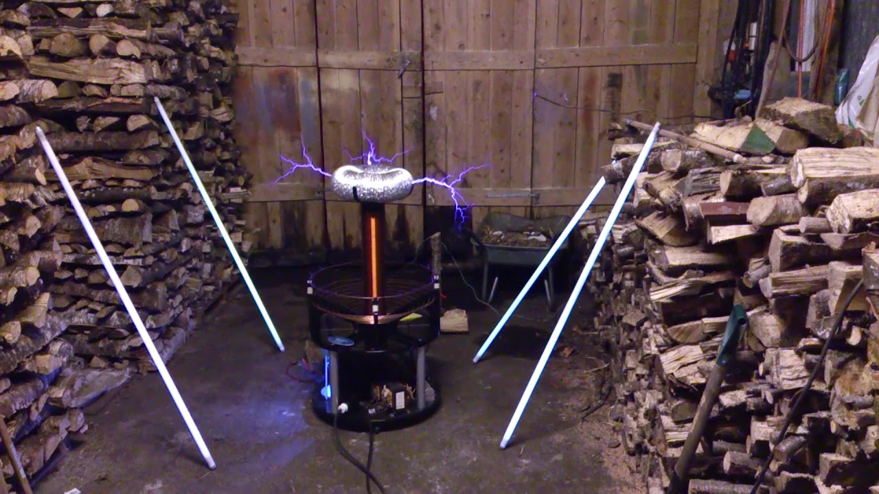 Rotating spark gap Tesla Coil from microwave transformers (4) - YouTube