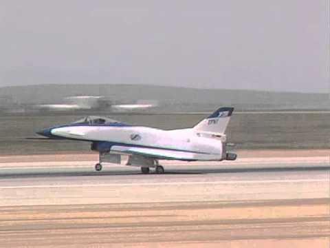 X-31 in Flight over the Mojave Desert - YouTube