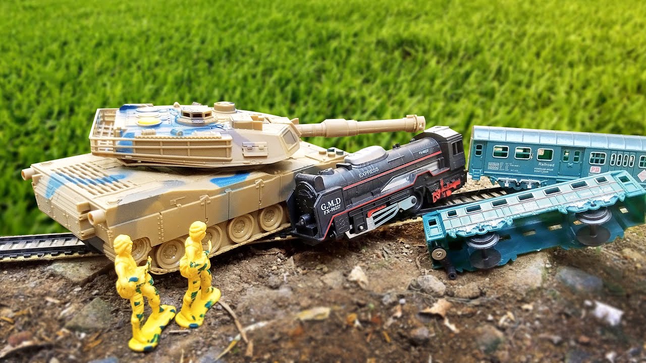 Drama Kereta Api Rail King Menabrak Mobil Tank Besar, Melaju dengan ...