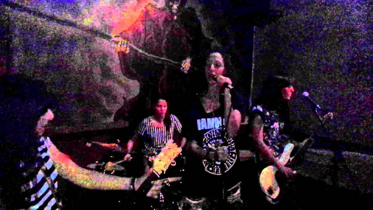 Rockaway bitches - Cretin hop (Ramones girls tribute band) - YouTube