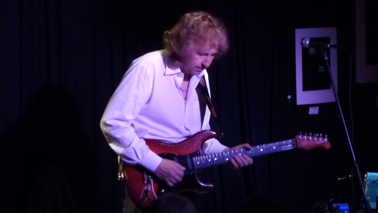 Nils Jiptner playing Europa - YouTube