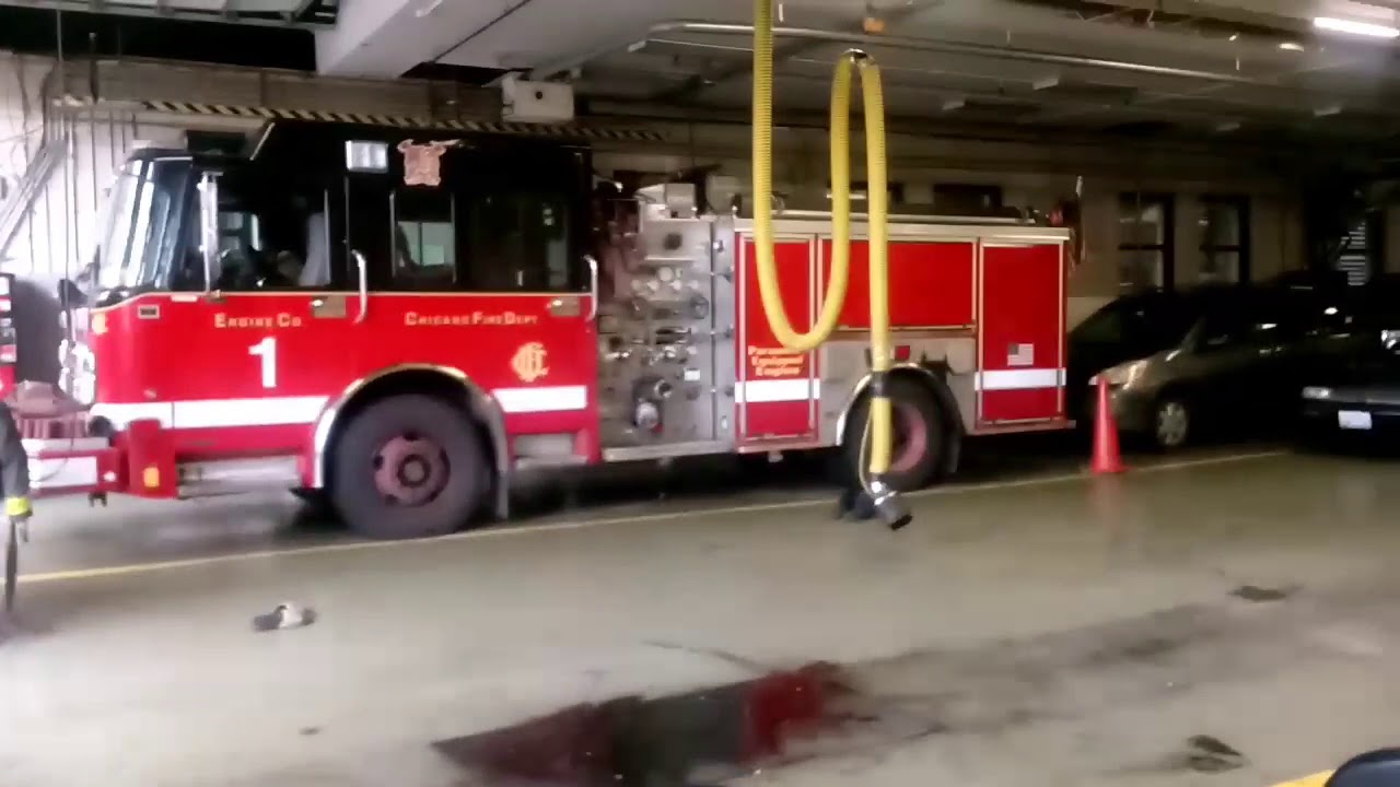 Chicago Fire Department Engine 1 Responding - YouTube