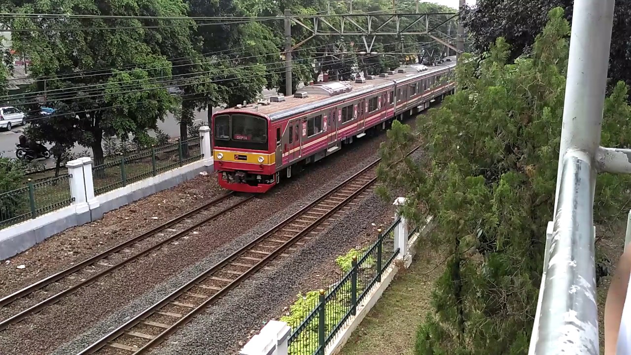 Indonesian Railways: KRL JR 205 HaE 24 Stamformasi 12 Kereta - YouTube