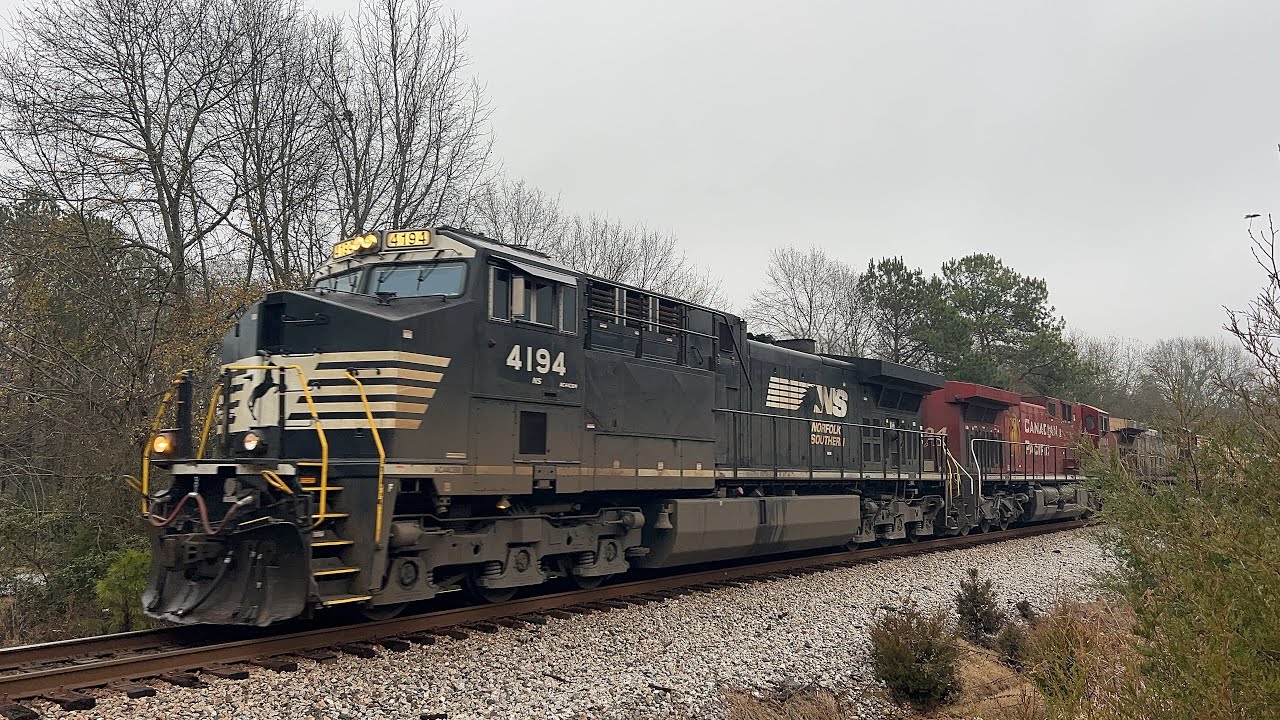 Norfolk Southern 4194, Canadian Pacific 8604 & CSX 119 bringing box ...