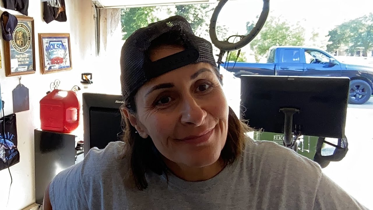 Danielle Salinger is going live! - YouTube