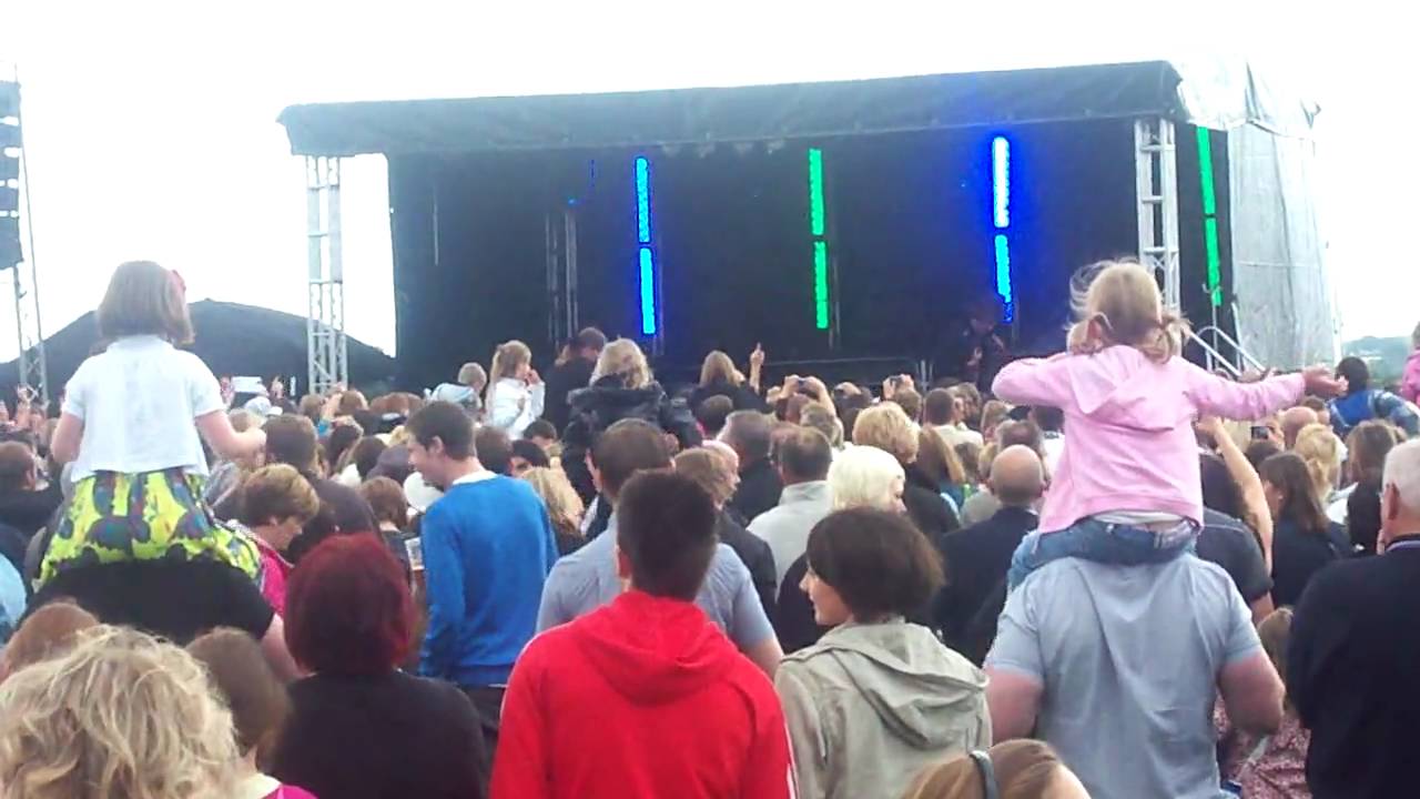 Jamie 'Afro' Archer - Mr Brightside (Carlisle Live 2010) - YouTube