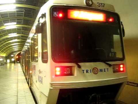 Portland MAX Red Line bound for Portland International Airport at ...