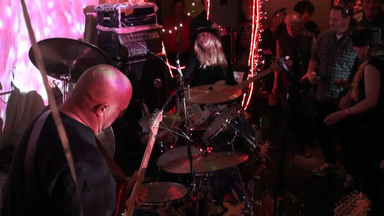 HD MERMEN with Jennifer Burnes - Bumble Bee, Caravan - 12/31/2011 - YouTube