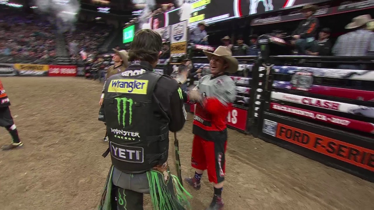 J.B. Mauney rides Brutus for 89 points - YouTube